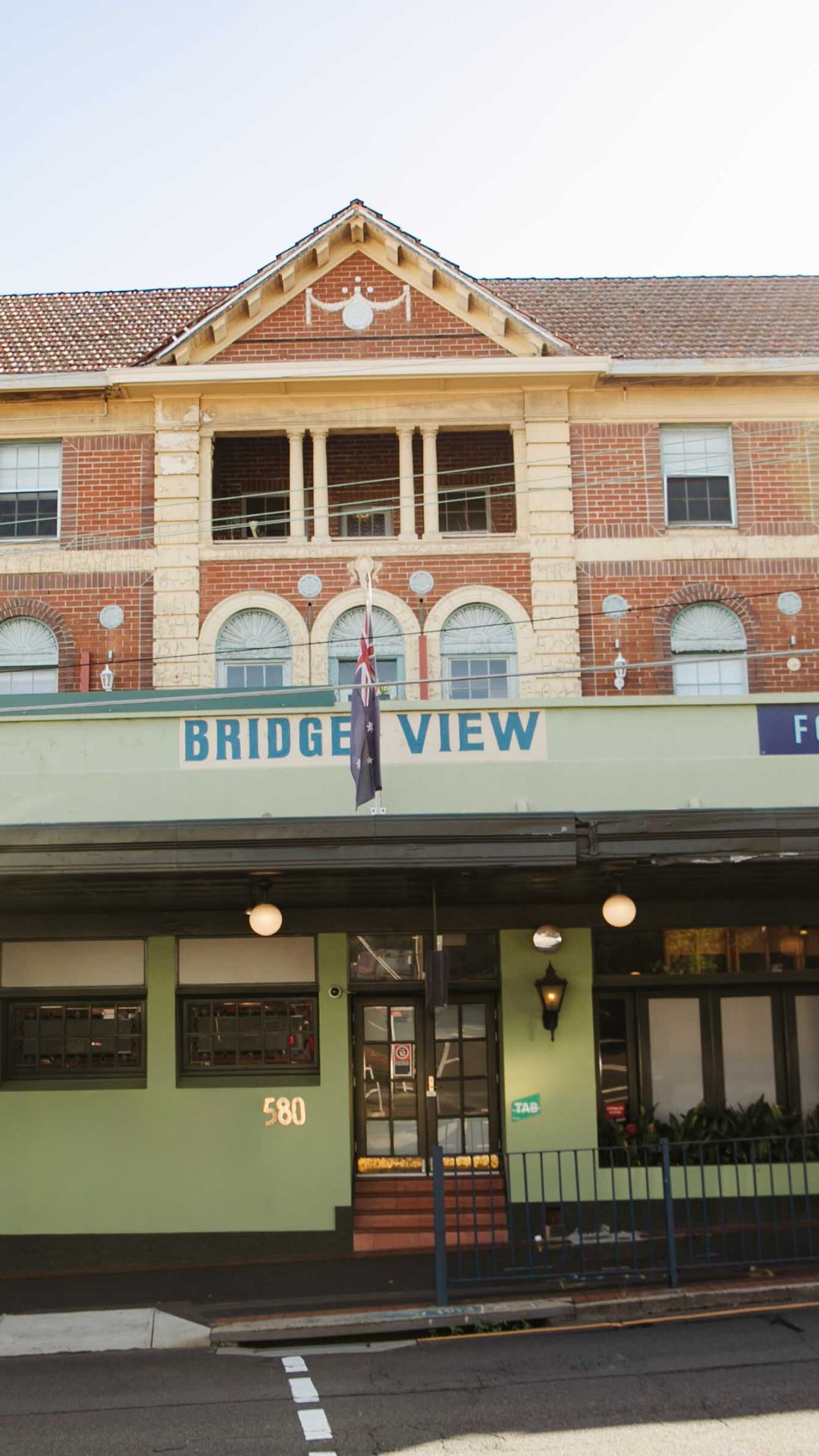 Discover Bridgeview Hotel - The Best Pub in Willoughby